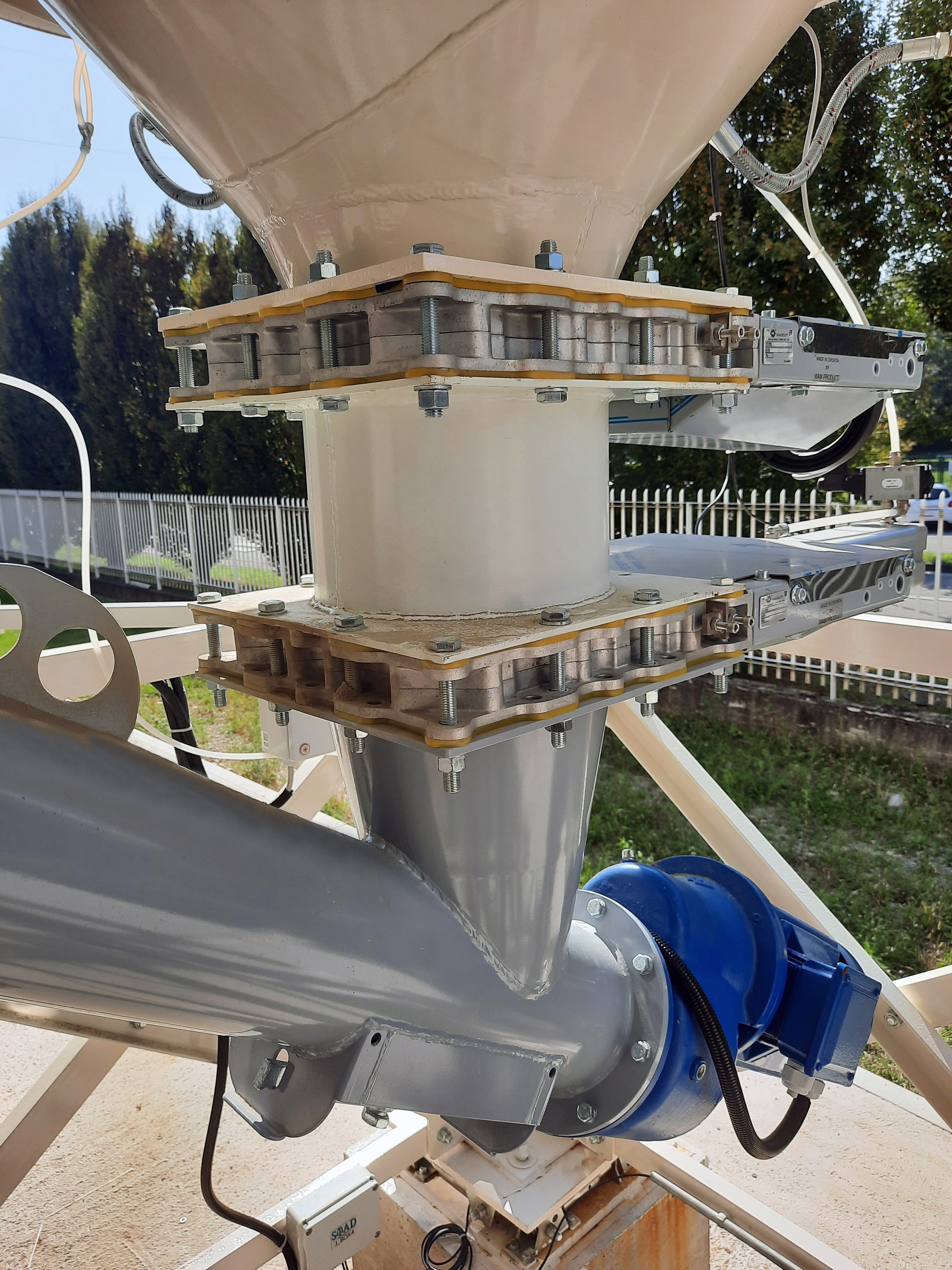 Slide Gate Valves Type VIB – Industrial Powder Flow Control | MixMaster